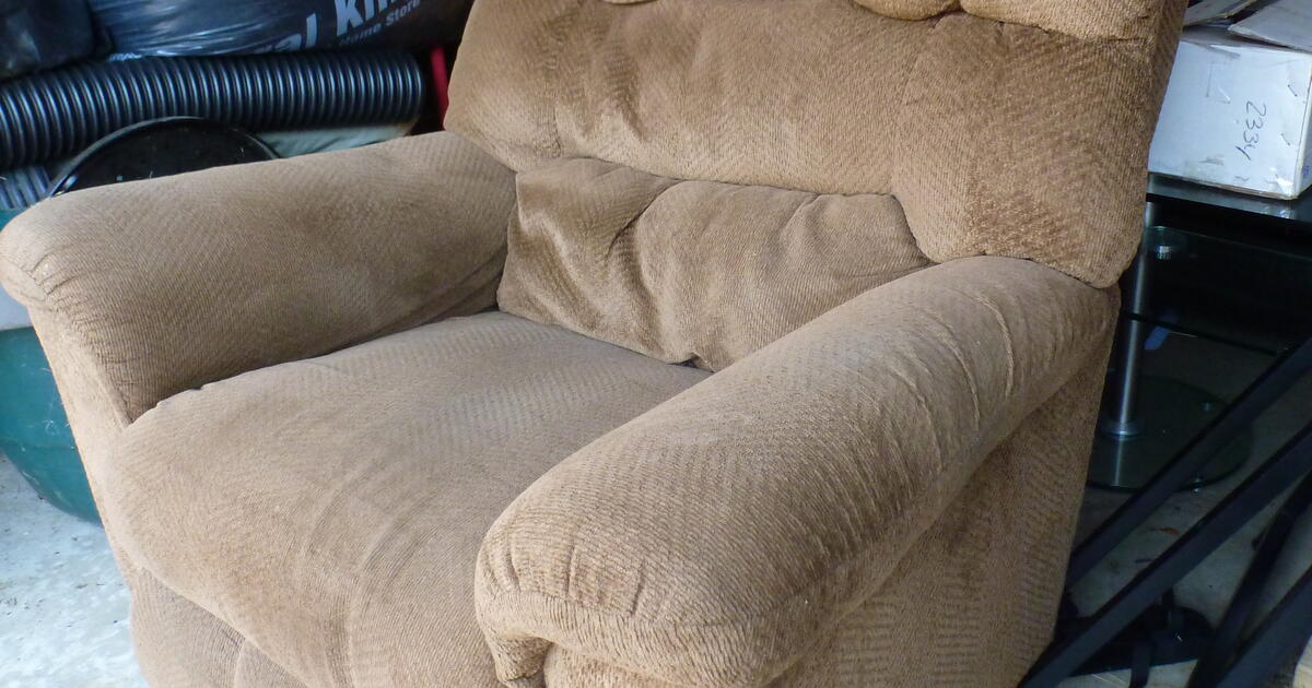 Lightly used comfortable reclining arm chair! for $40 in Springfield ...