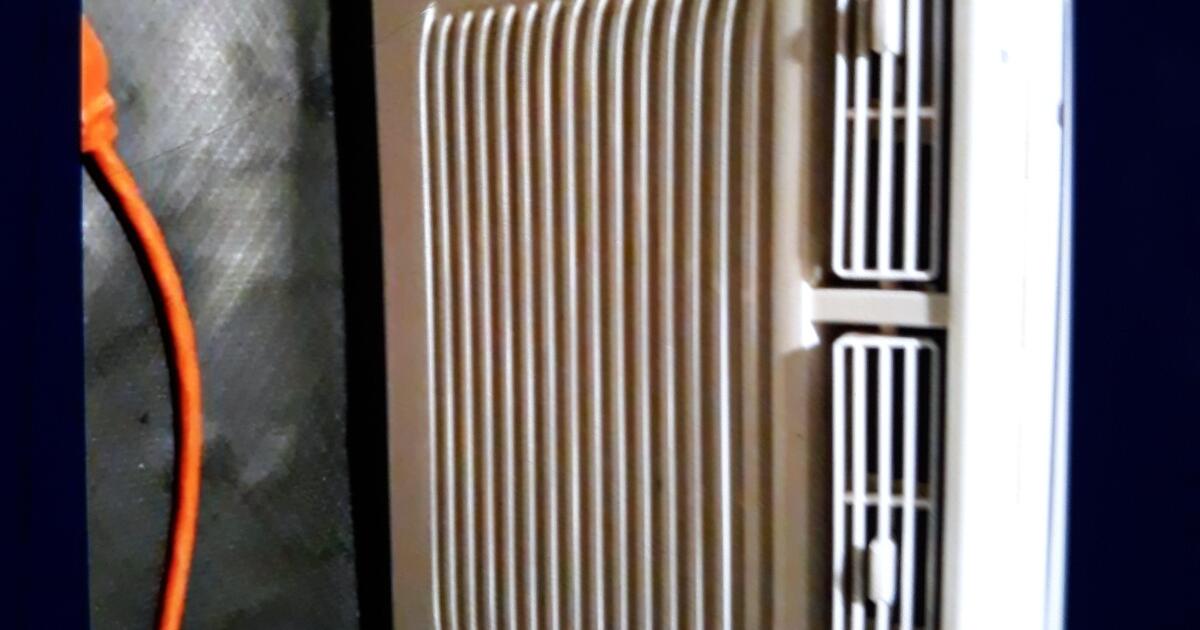 🎁🛍$80 CASH LIKE NEW WINDOW UNIT AIR CONDITIONIN WITH REMOTE CONTROL 🎉🎉 ...