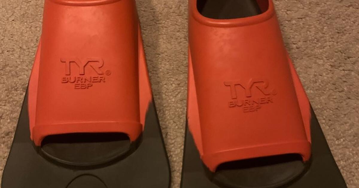TYR large, size 9 through 11 fins/flippers for $10 in Pasadena, CA ...