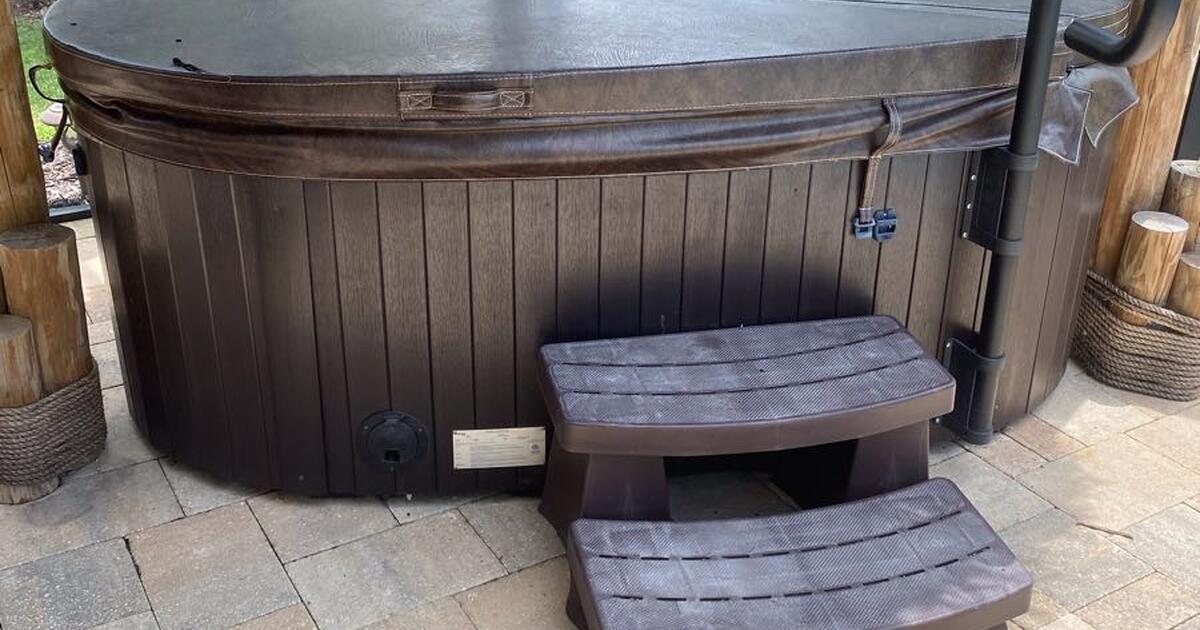 Maxx Spas Hot Tub with steps, cover, and rail for $1500 in The Villages ...