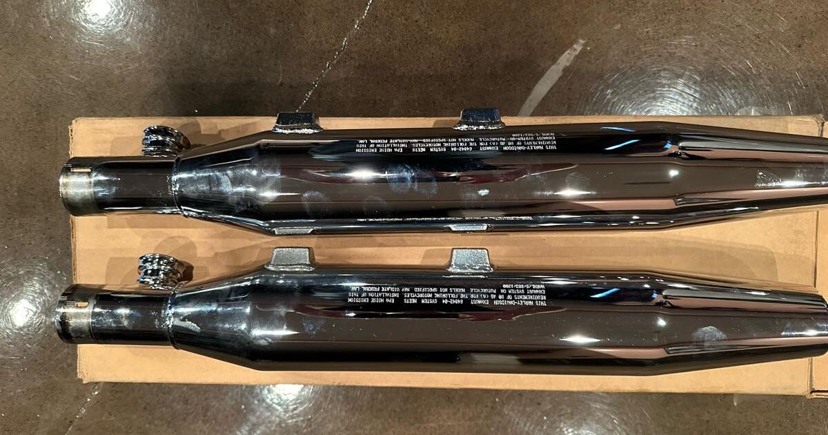 New Exhaust pipes for a Harley Davidson Softail Deuce FXSTD - 64942-04 ...