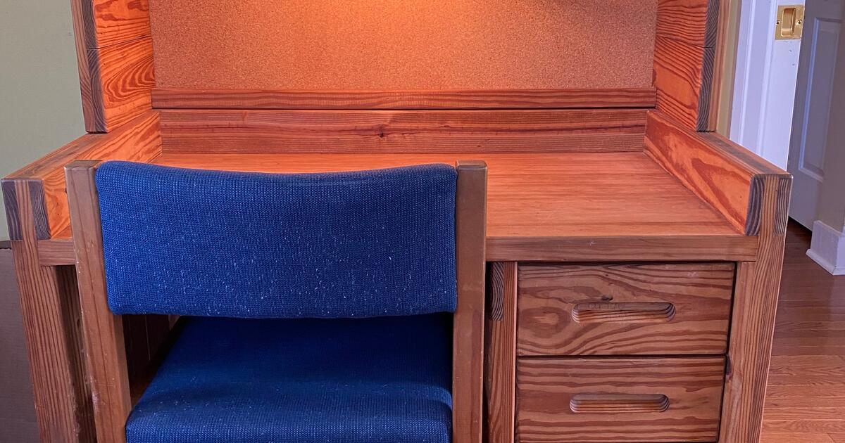 This Ends Up - Classic Desk, Study Carrel, and Side Chair W/Casters for ...