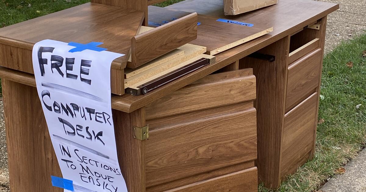 Free Computer Desk for Free in Burke, VA | For Sale & Free — Nextdoor