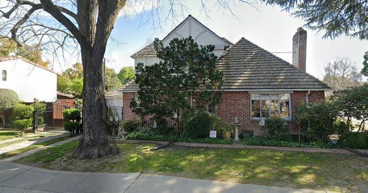 LARGE NEIGHBORHOOD CORNER LOT YARD SALE in Sacramento, CA | For Sale & Free — Nextdoor