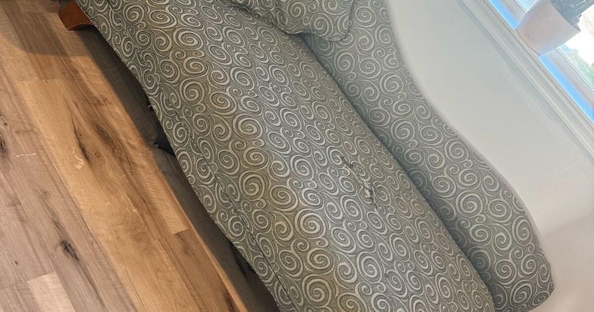 Green Patterned Chaise Lounge for Free in Federalsburg, MD | For Sale ...
