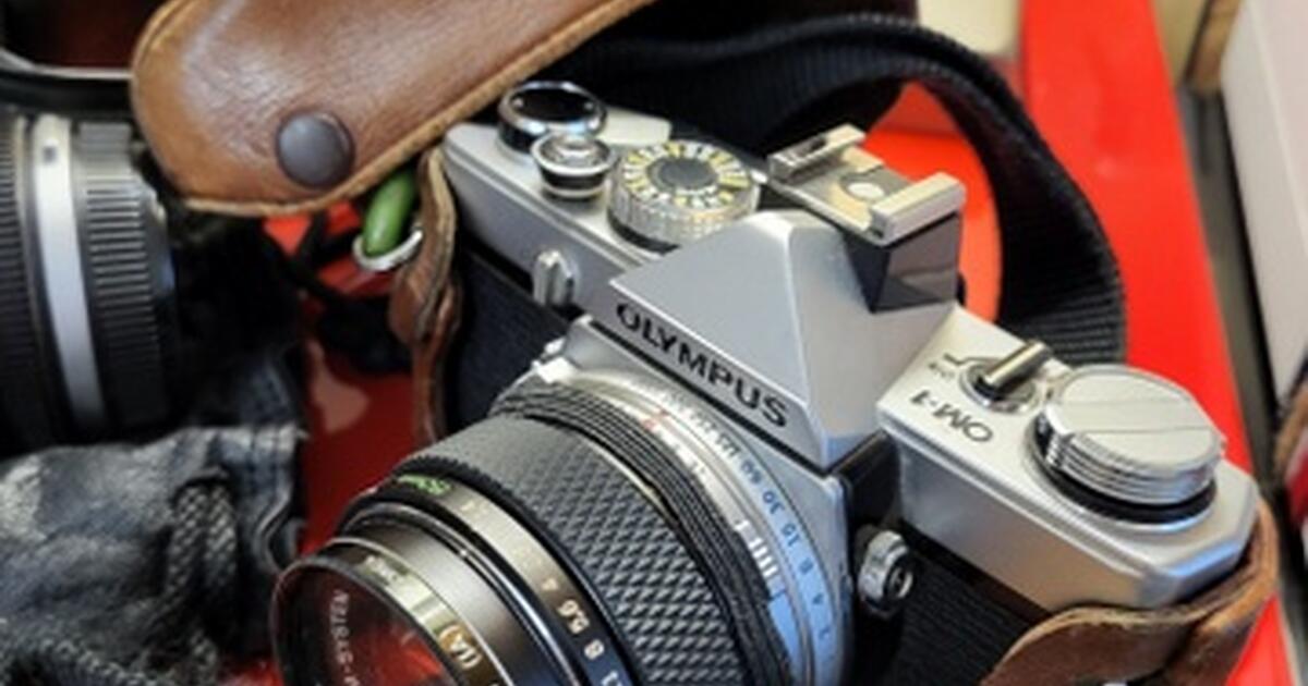 $200 DRASTICALLY REDUCED.....299 ...OLYMPUS CAMERA +++ PHOTOGRAPHERS ...