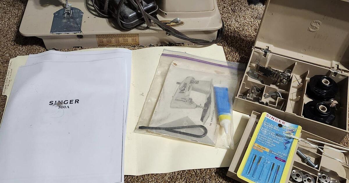 1950's Made in USA all metal Singer Sewing Machine, Free for pickup for ...