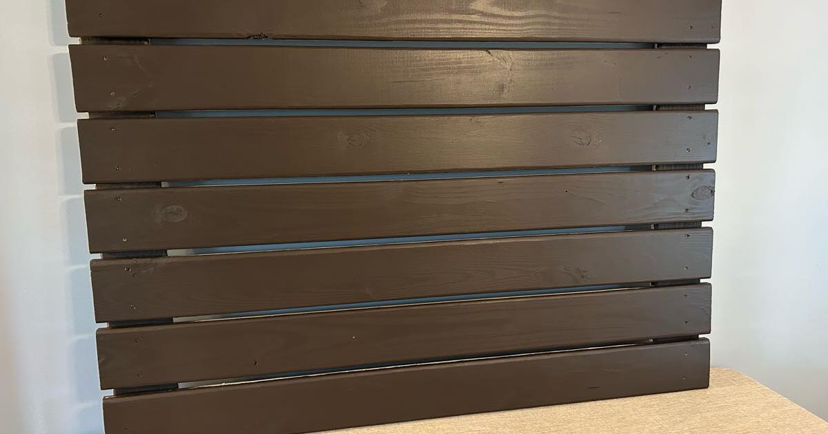 Wooden Slat Wall Backdrop for Free in Powell, OH | For Sale & Free ...