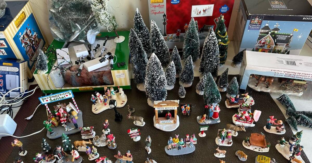 Huge 2007 Lemax Carol Towne Christmas Collection & More! for $125 in ...