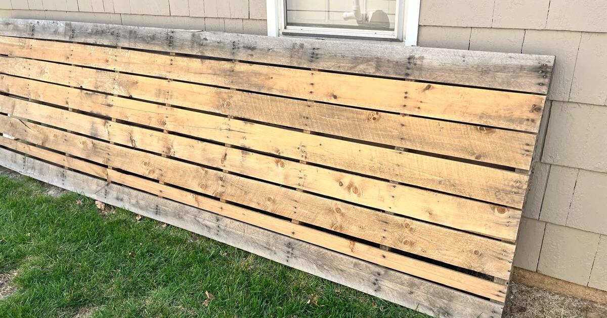 Sold: Free pallet 3.7ft x 15.4ft for Free in Roeland Park, KS | For ...