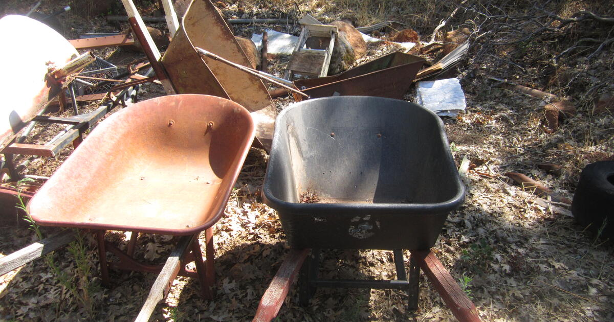 Several Used Wheelbarrows from $ $5 to $35. for $5 in Shingletown, CA ...
