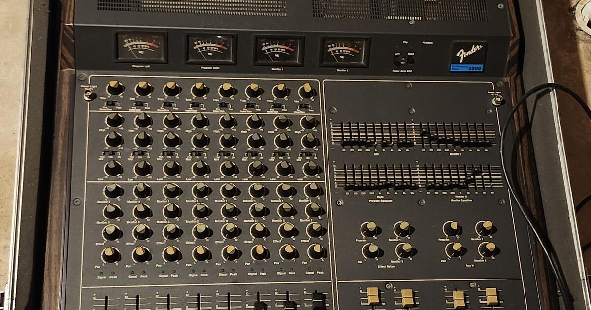 Fender Professional Mixer and Amplifier 3208 for Free in Lake Orion, MI ...