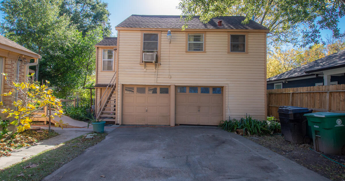 Cute and Quaint Garage Apartment for LEASE for $900 in Conroe, TX | For ...