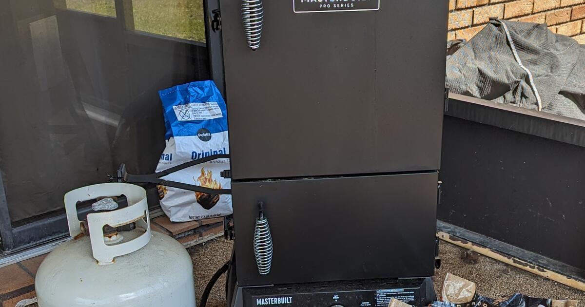 Masterbuilt ProSeries Dual Fuel Propane/Charcoal Smoker for $250 in ...