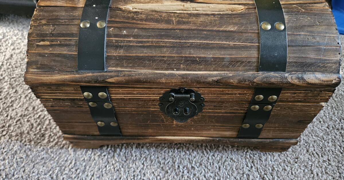 FREE: Wooden chest for Free in St. Petersburg, FL | For Sale & Free ...