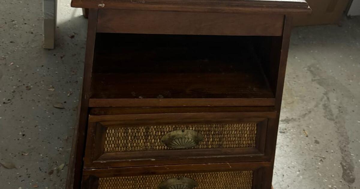 End tables (2) for Free in Sacramento, CA | For Sale & Free — Nextdoor