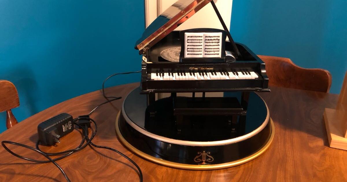 Mr. Christmas Collection Grand Piano Symphonique music box with 10 ...