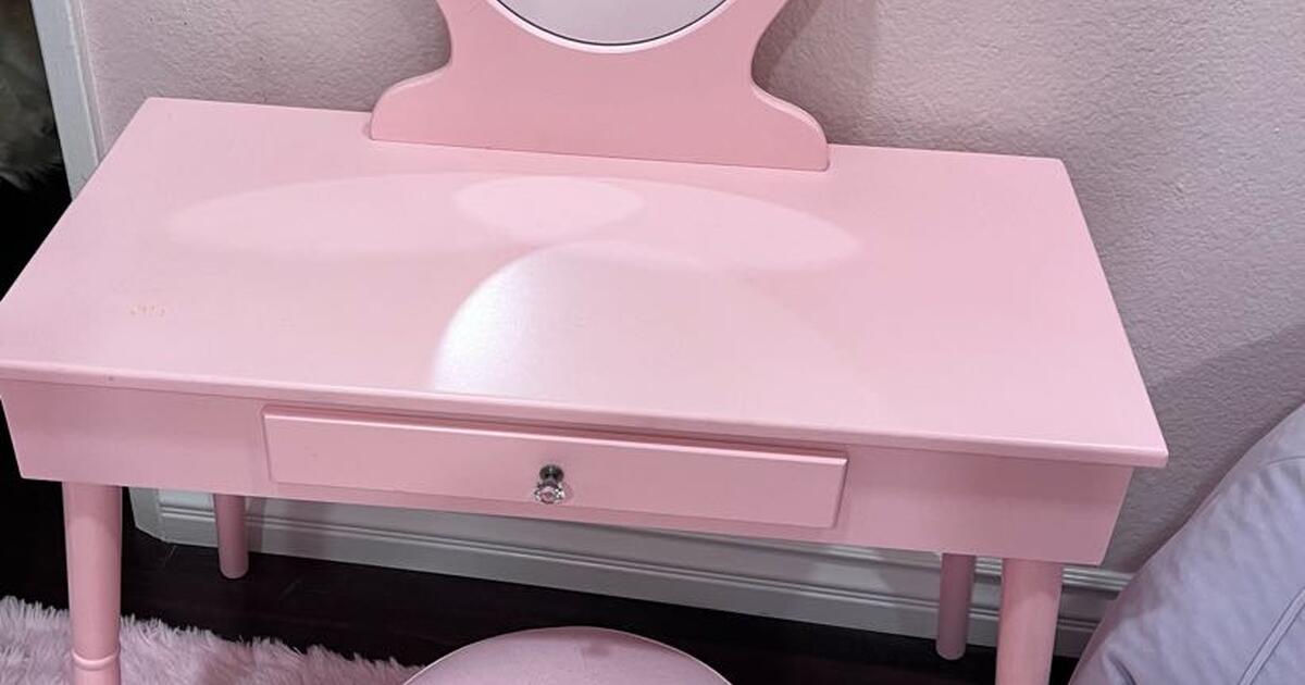 Super Cute Kids Pink Vanity for $25 in Westlake Village, CA | For Sale ...