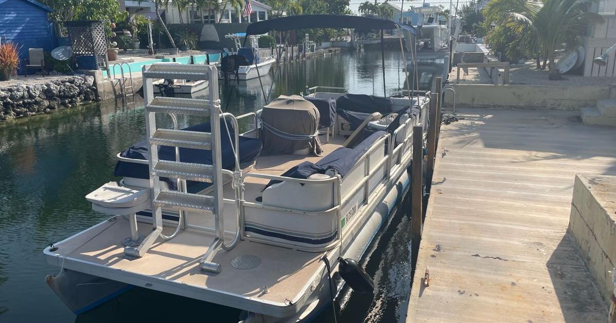 Pontoon Boat 24 feet for $6500 in Little Torch Key, FL | For Sale ...