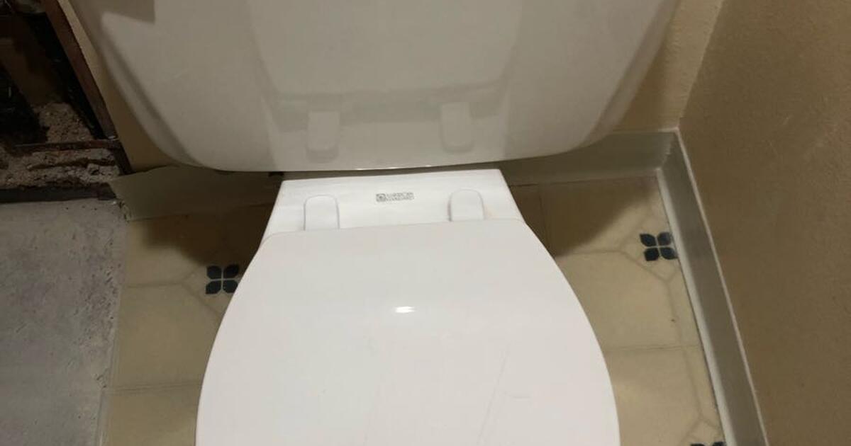 Vintage Biltmore Toilet for Free in Palm Springs, CA | For Sale & Free ...