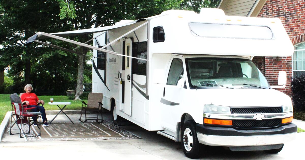 2006 Four Winds, Chev Express truck, 28 ft, 76K miles, elec op awning ...