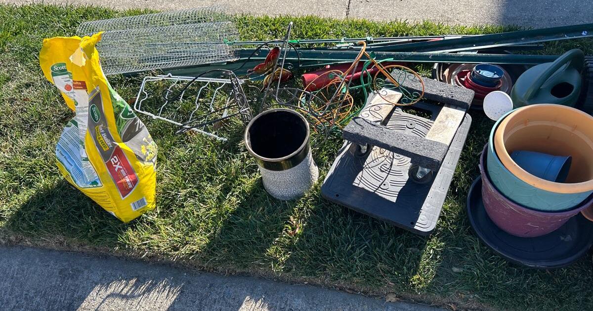 Garden items Free curb side pickup at Marble house dr for Free in Bear ...