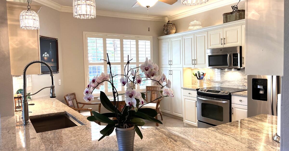 Club at GRANDEZZA--Remodeled 3 Bedroom Sabal Palm Condomium w/Attached ...