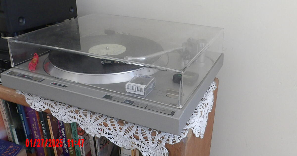Pioneer PL-600 Turntable, Sony STR-AV 710 Receiver, Kef Q5 Speakers for ...