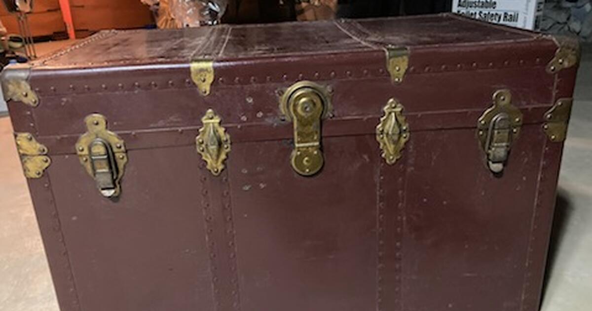Vintage Foot Locker / Steamer Trunk for $40 in Lisle, IL | For Sale ...