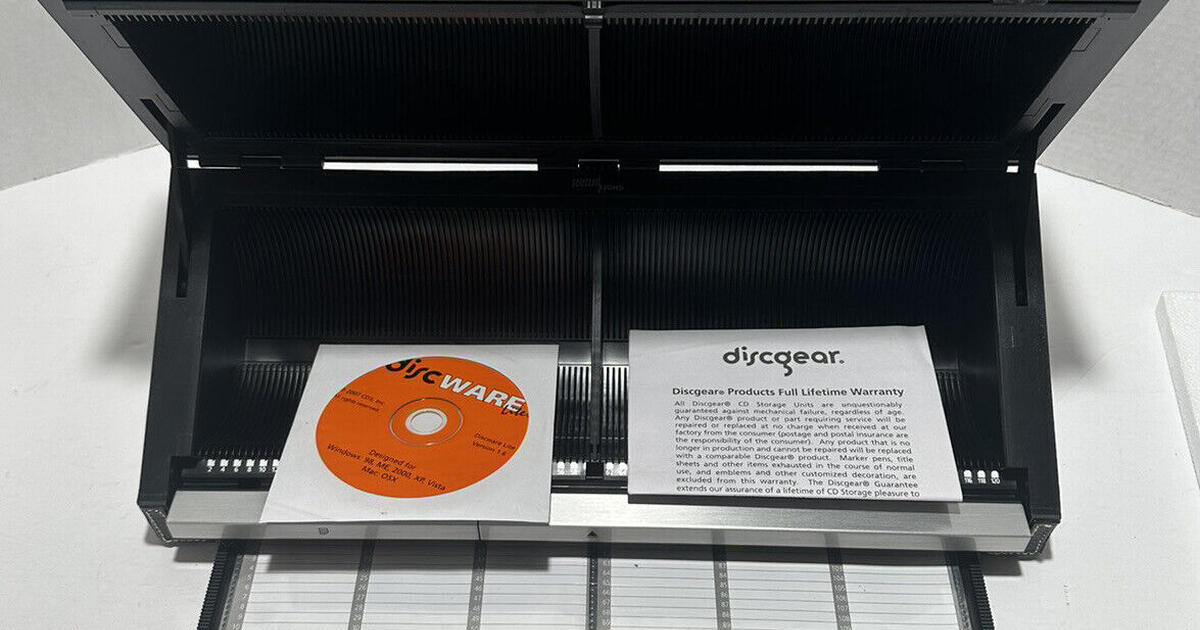 REDUCED! DiscGear Selector 120 Faux Leather Storage Holder Case CD DVD ...