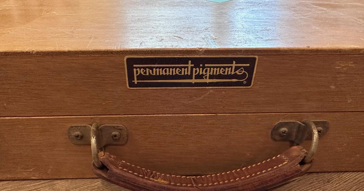 Free Vintage Art Box for Free in Little Rock, AR | For Sale & Free ...