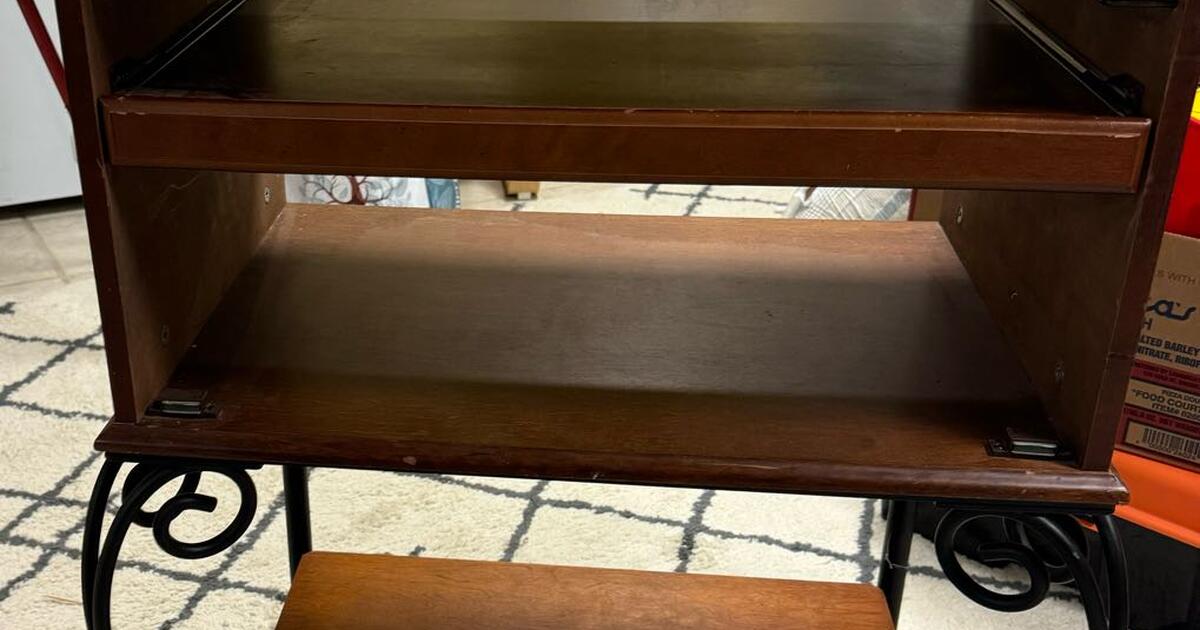Wood table (Pending pick up) for Free in West Bloomfield, MI | For Sale ...