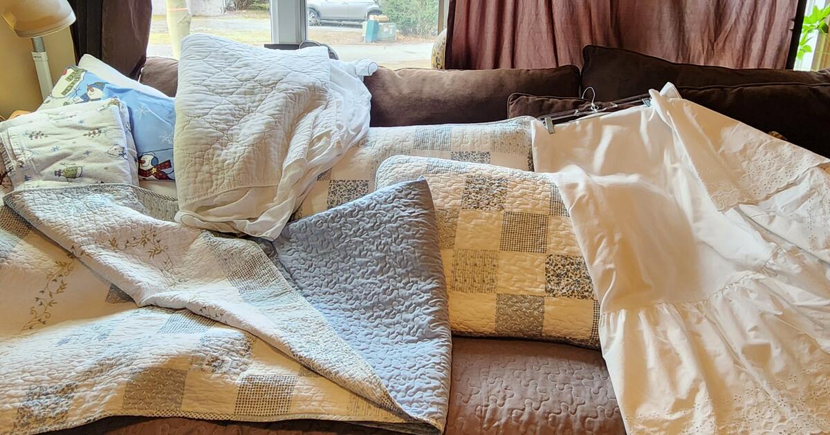 All the works! Full size set - Laura Hart Collection Quilt set for $30 ...