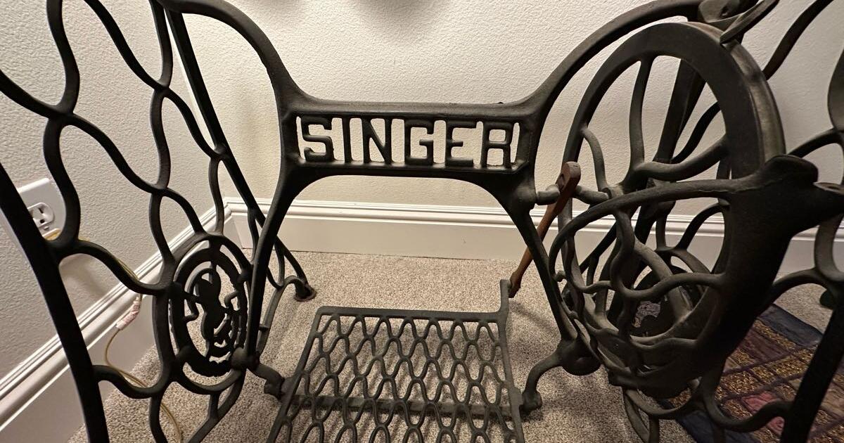 Vintage cast iron Singer Sewing Machine Base for $100 in Port Townsend ...