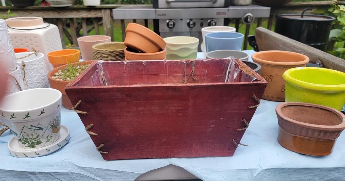 $5.00 for red wood planter with plastic liner. Note twine at corner ...