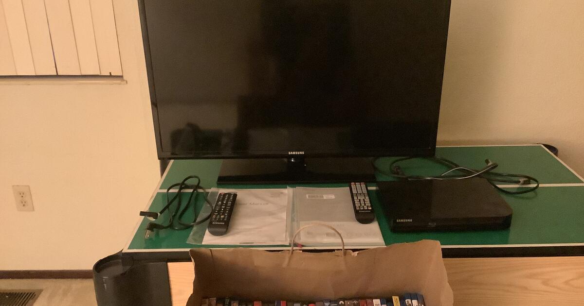 COMBO DEAL TV, Blu-ray player, and movies for $40 in Petaluma, CA | For ...