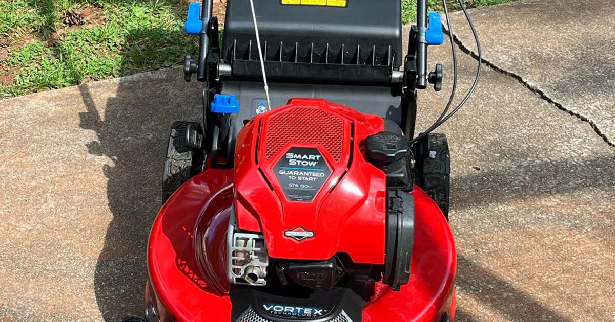 Toro SMARTSTOW 21465 22 in. 150 cc Gas Self-Propelled Lawn Mower used ...