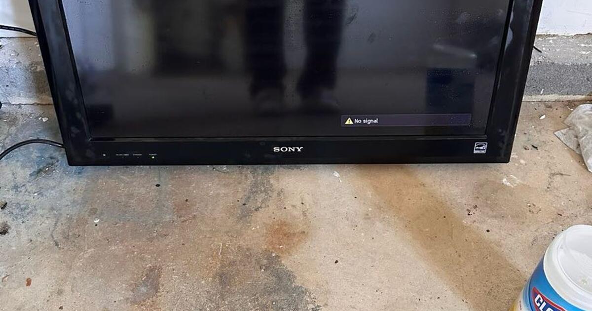 Sony Bravia TV + Apple TV + Wall TV mount for $120 in Cherry Hill, NJ ...