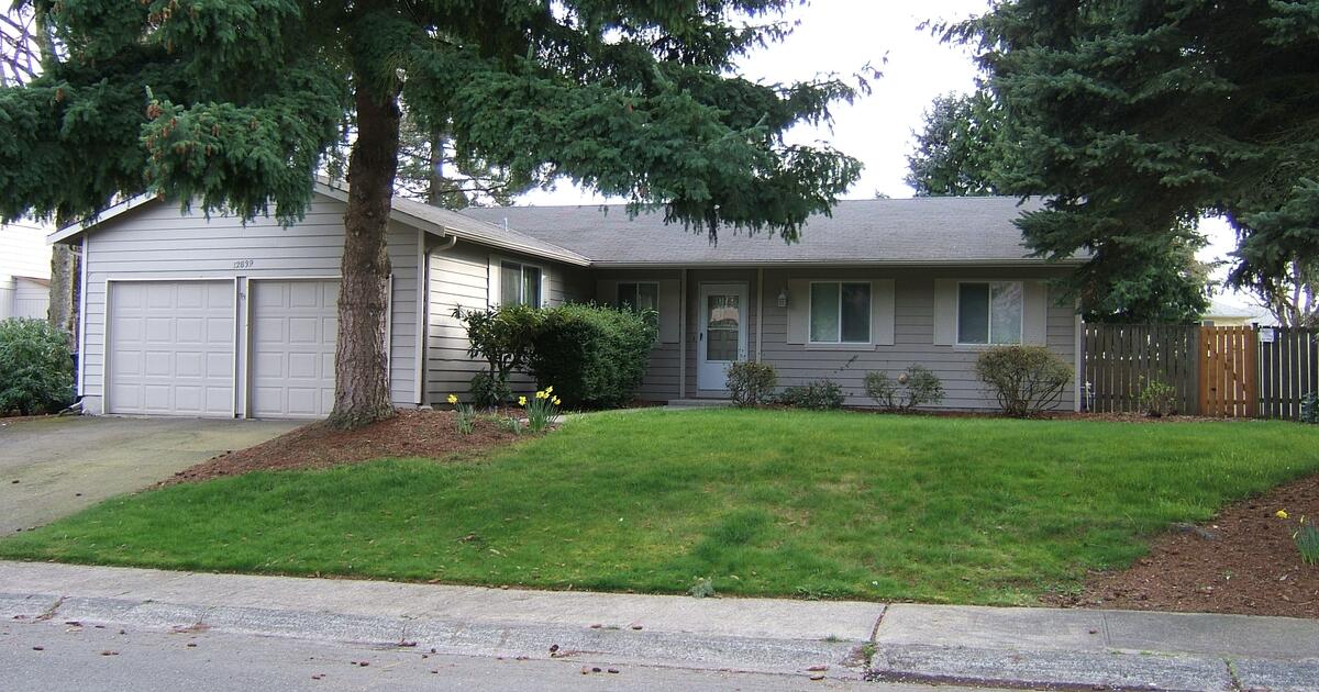 3 Bedroom 2 bath Single-Story Home with Garage FOR RENT for $3150 in ...