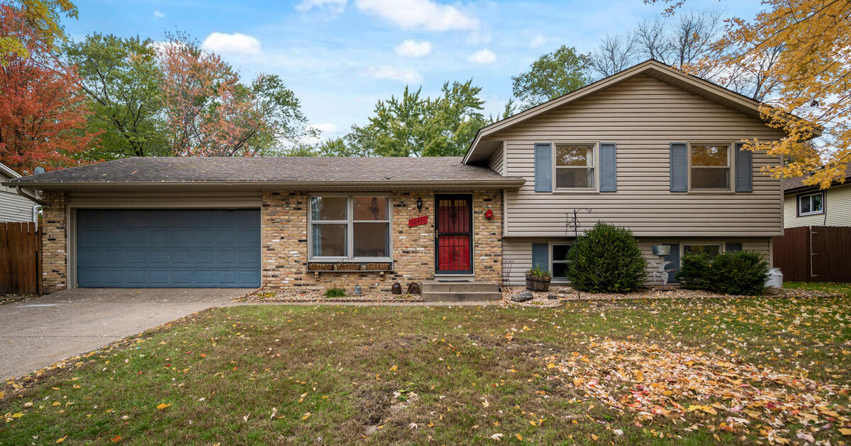 Coon Rapids Home for Sale! $294,500 near Riverview Park! for $299900 in Coon Rapids, MN | For ...