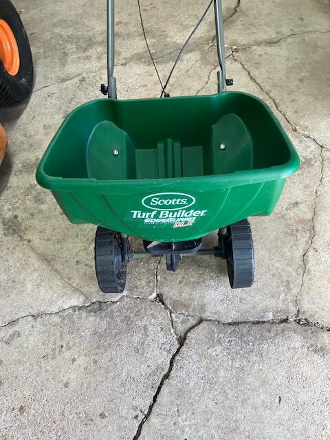 Scott's Fertilizer Spreader in Indianapolis, IN | For Sale & Free ...
