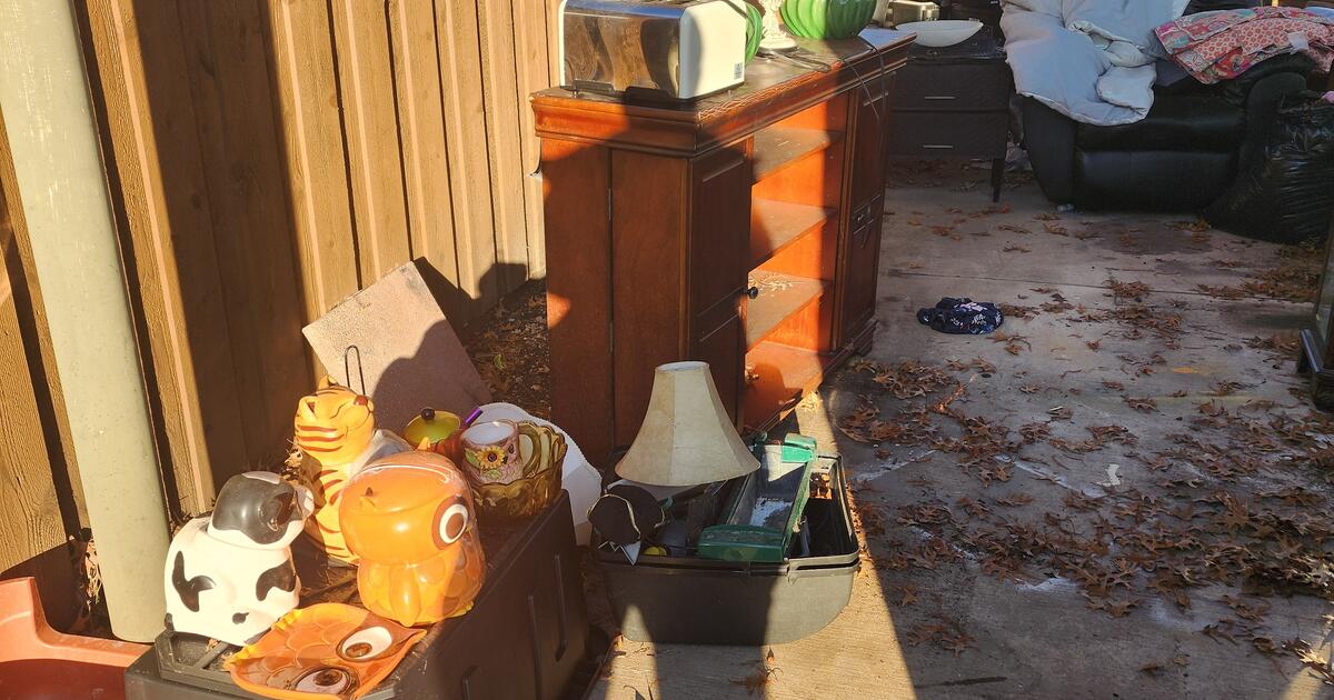 FREE (HOME GOODS/DECOR, ELECTRONICS, FURNITURE AND MORE) for Free in ...