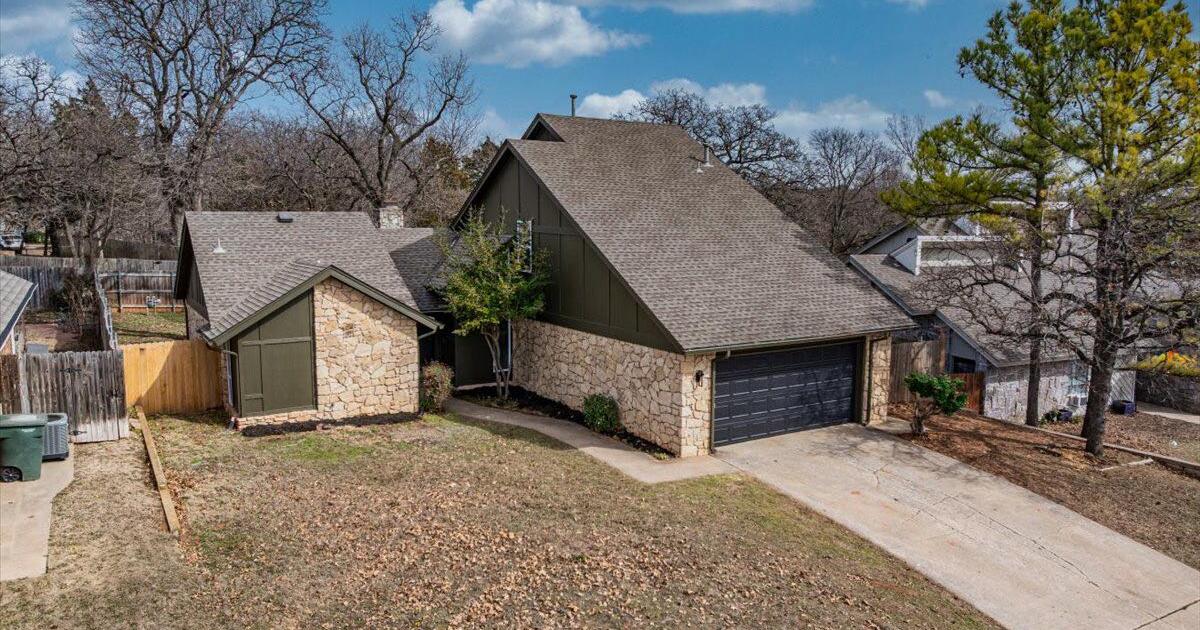 Charming MCM Home - 4 bed/2.5 bath/2,266 sq ft for $395000 in Guthrie ...