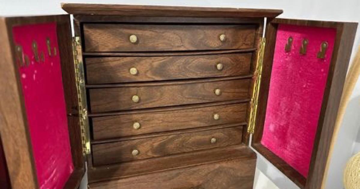 Jewelry box for $13 in Albany, OR | For Sale & Free — Nextdoor